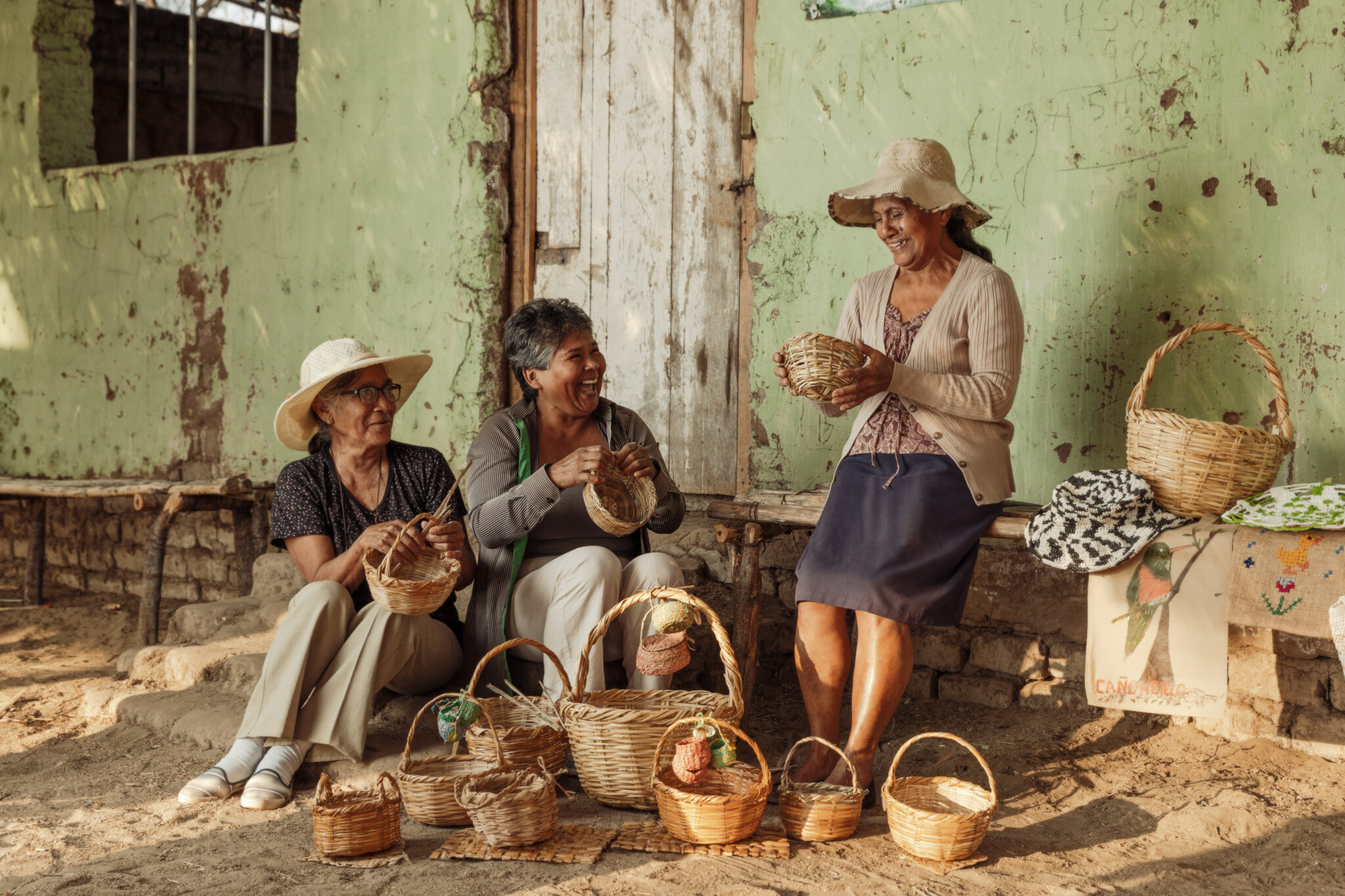 Creación de artesanía autóctona con recursos forestales - [test] A ...